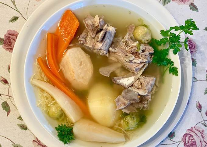 Supă de carne ieftină cu oase garf: rețeta - NaturaMed